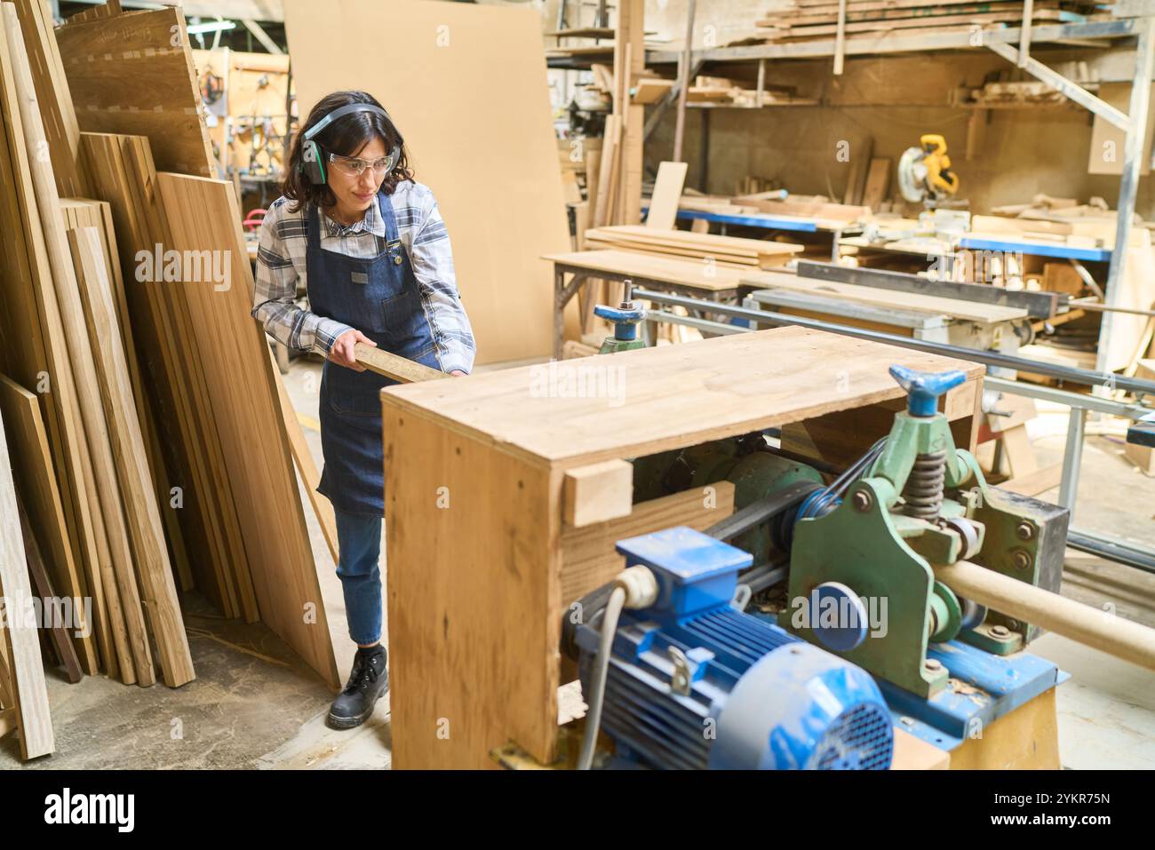 Dynamic busy process hi-res stock photography and images - Alamy