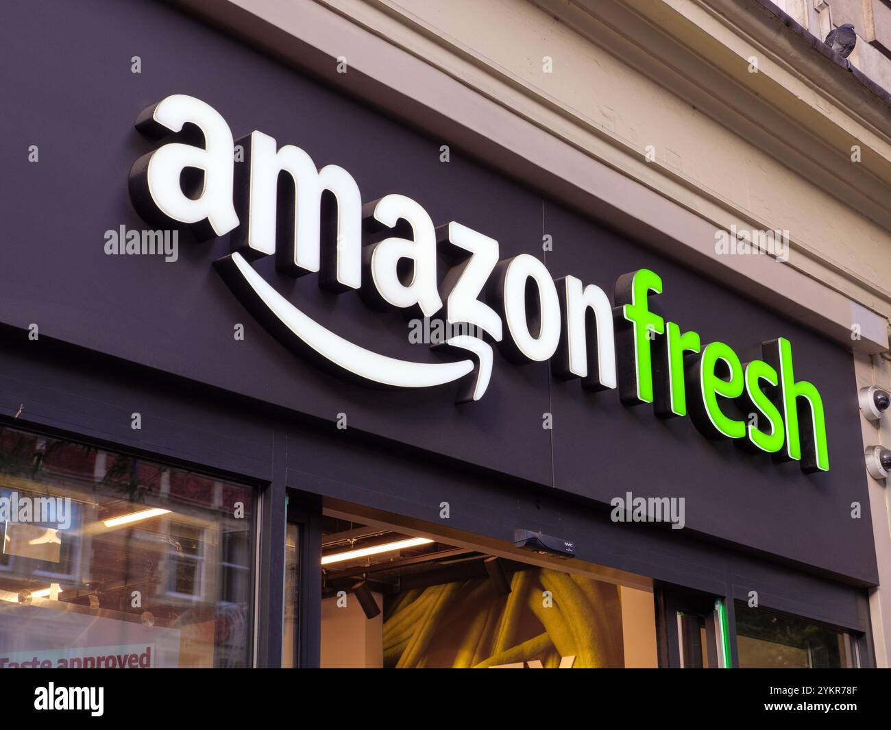 Amazon fresh supermarket hi-res stock photography and images - Alamy