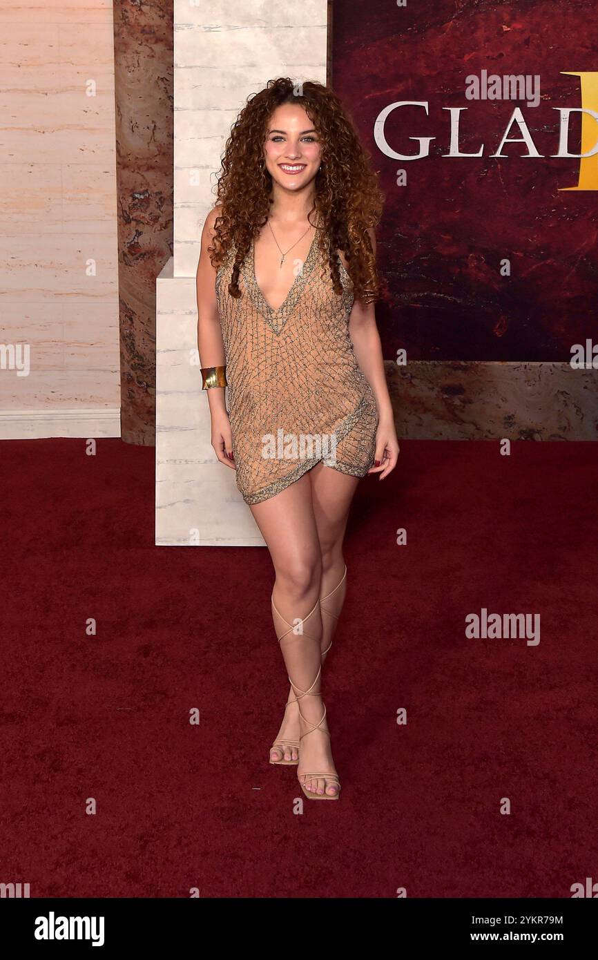 Sofie Dossi bei der Premiere des Kinofilms Gladiator II im TCL Chinese ...