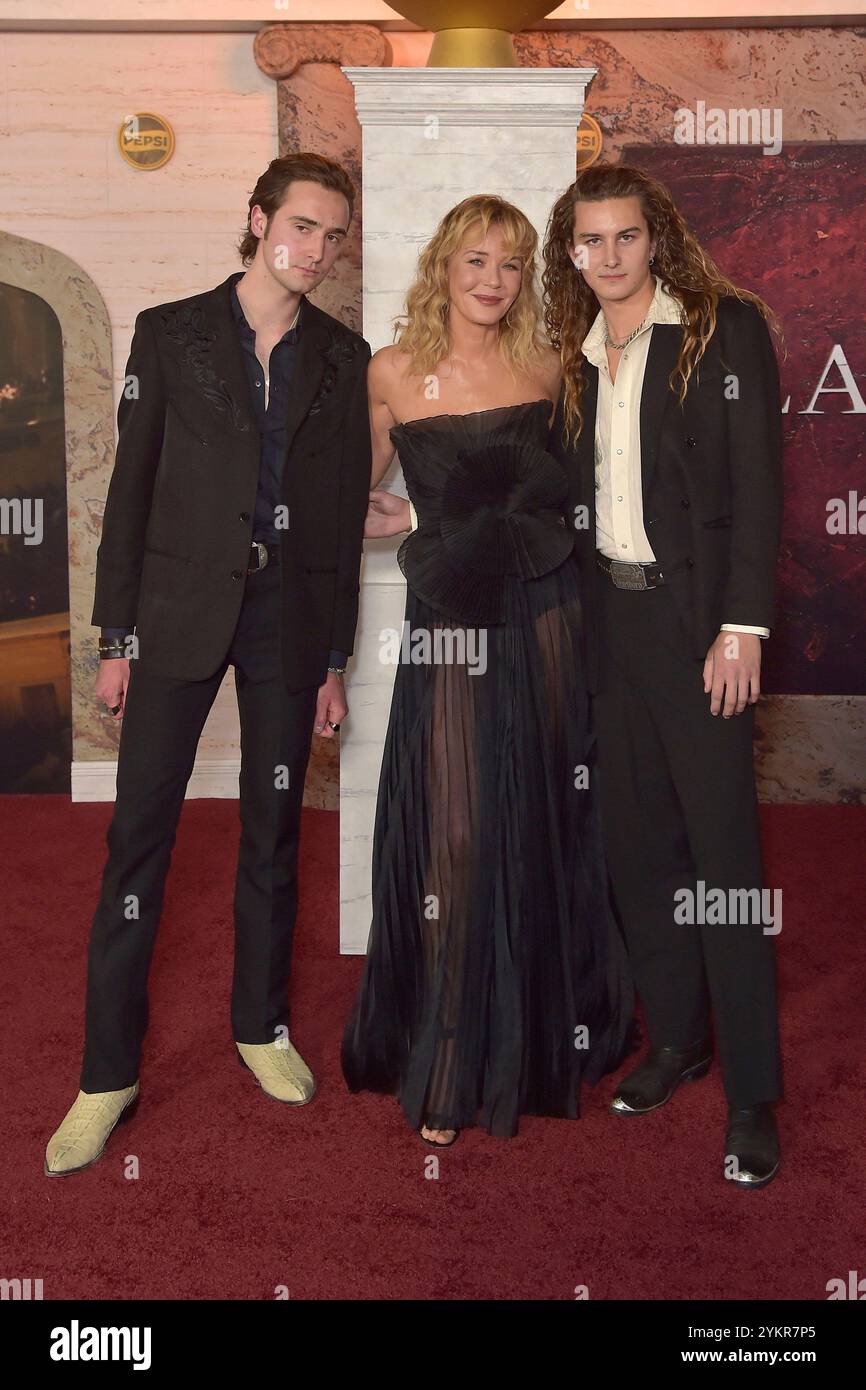 Layne Ulrich, Connie Nielsen und Myles Ulrich bei der Premiere des ...