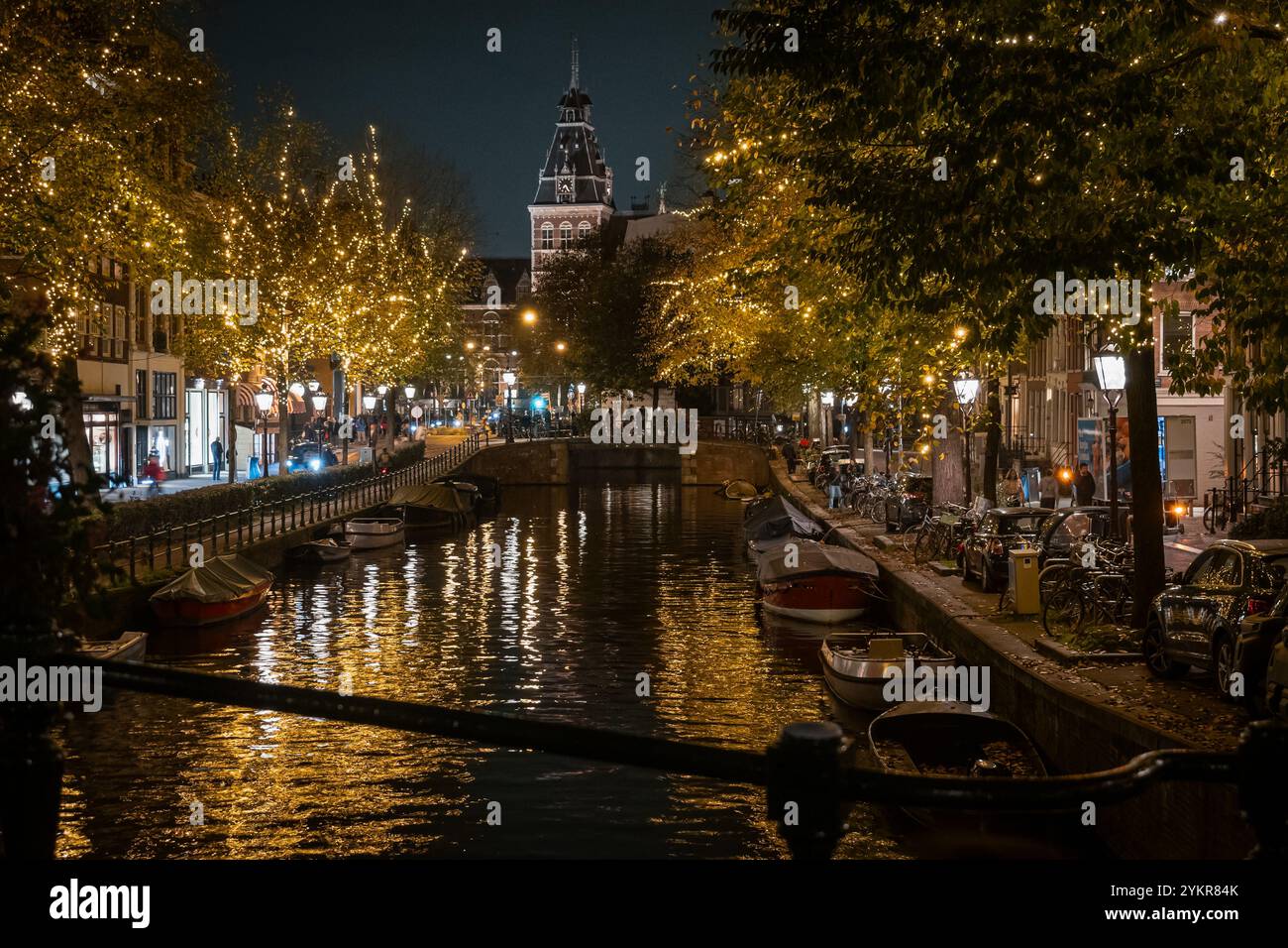 Night landscape along the canals of the beautiful city of Amsterdam 10 ...