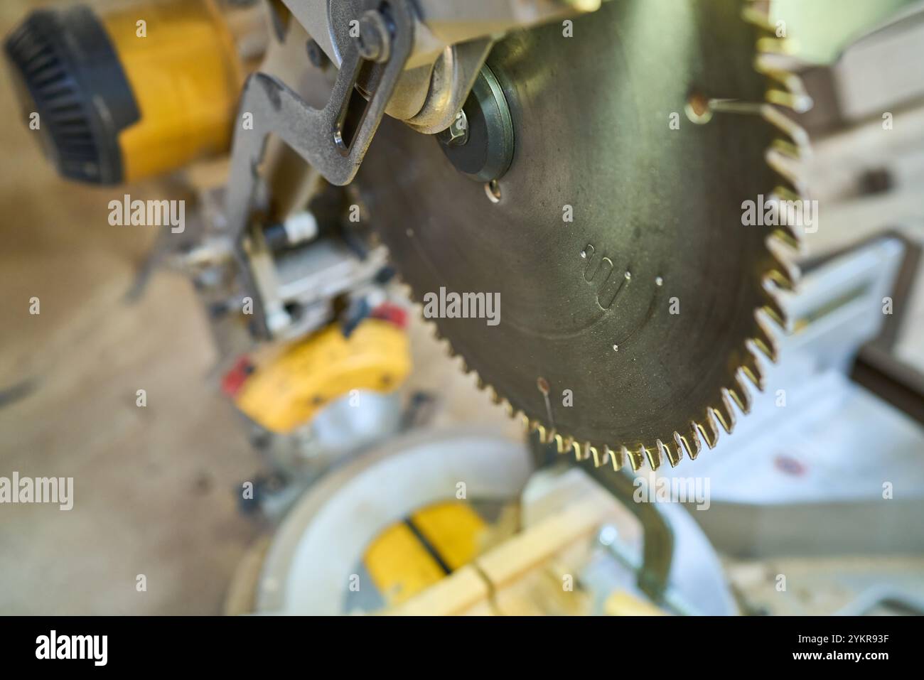 Electric saw in operation hi-res stock photography and images - Alamy