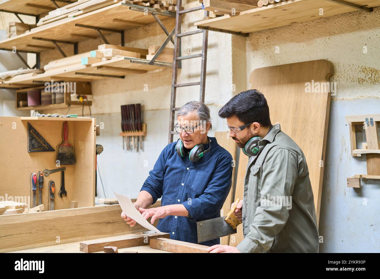 Mentorship in action hi-res stock photography and images - Alamy