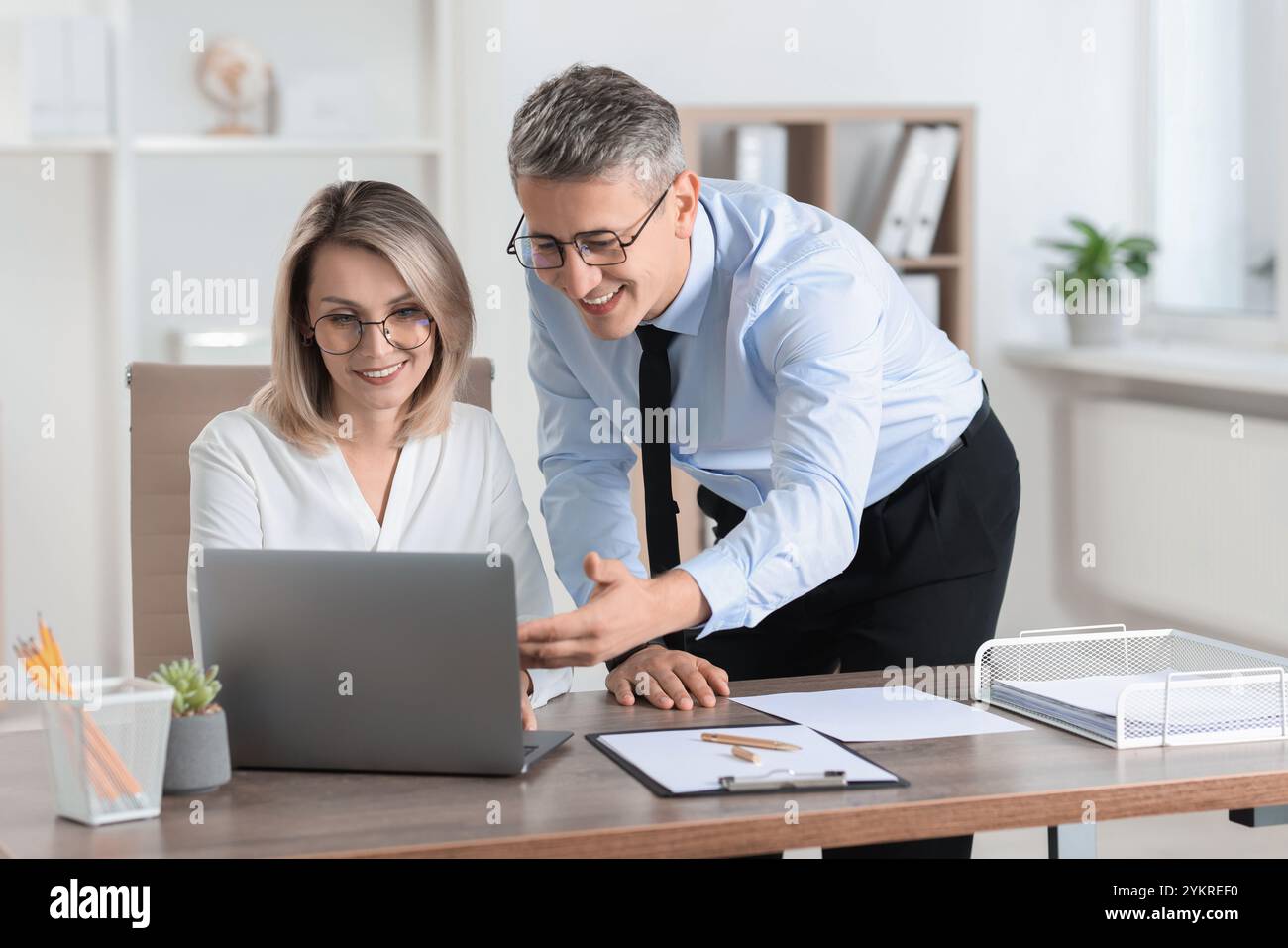 Middle aged employees hi-res stock photography and images - Alamy