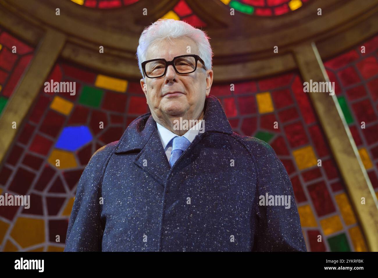 British writer Ken Follett presents "Los Pilares de La Tierra" Musical ...