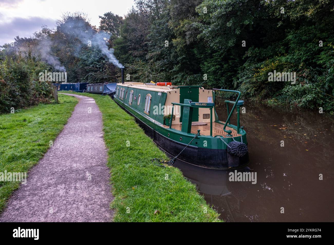 Narrowboats vessel hi-res stock photography and images - Alamy