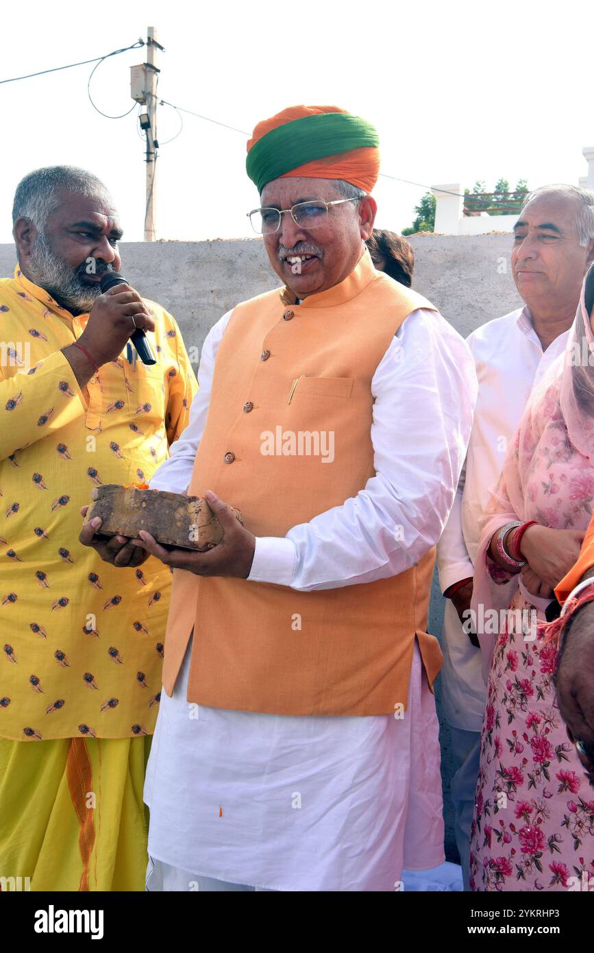 Bikaner, India. 15th Nov, 2024. Union Minister Arjun Ram Meghwal and ...