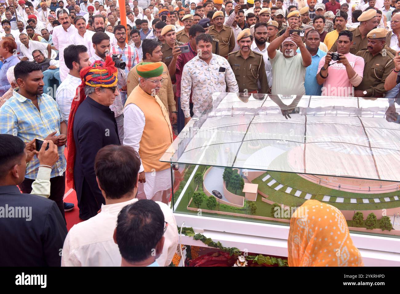 Bikaner, India. 15th Nov, 2024. Union Minister Arjun Ram Meghwal and ...