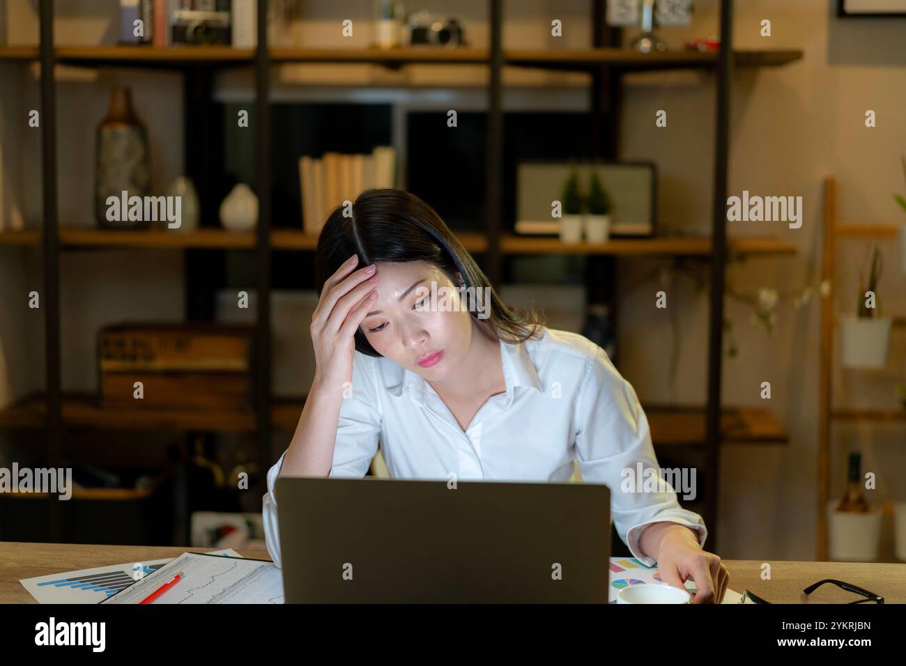 female working late at home Stock Photo - Alamy