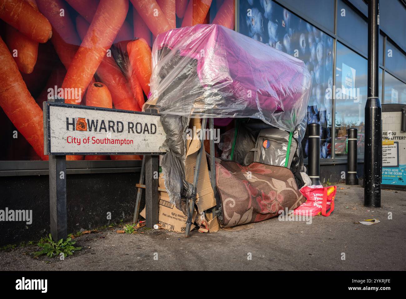 Homeless shelter bed uk hi-res stock photography and images - Alamy
