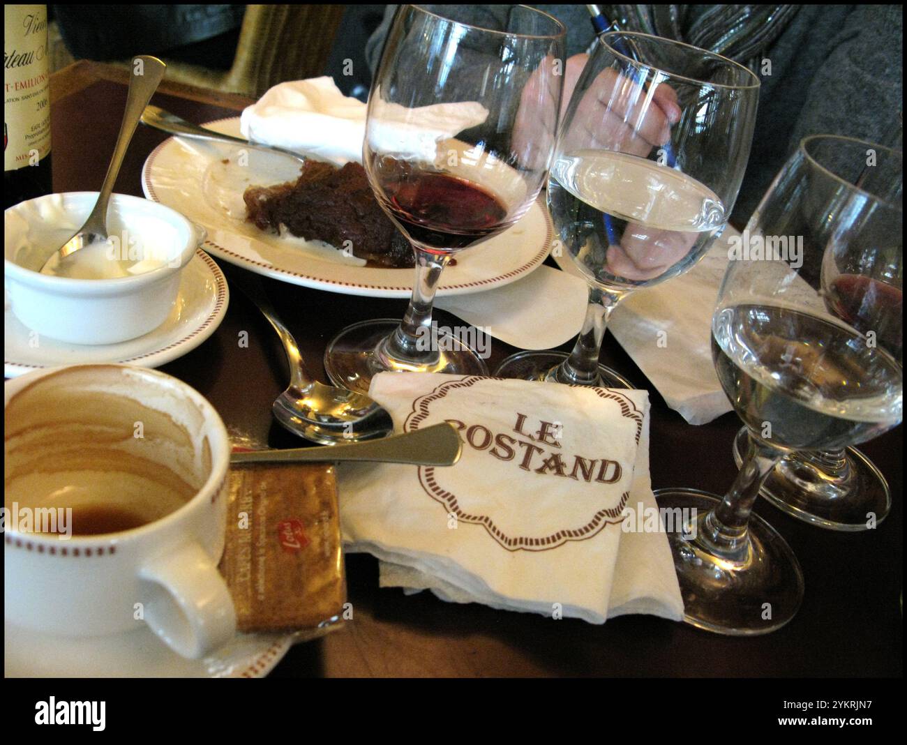 Le rostand paris hi-res stock photography and images - Alamy