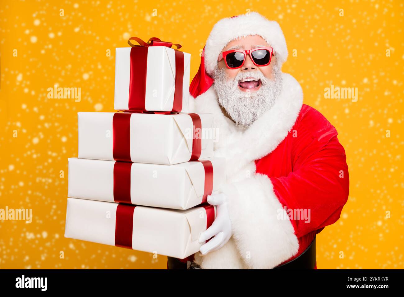 Portrait of funny funky grey hair santa claus in red hat hold packages ...