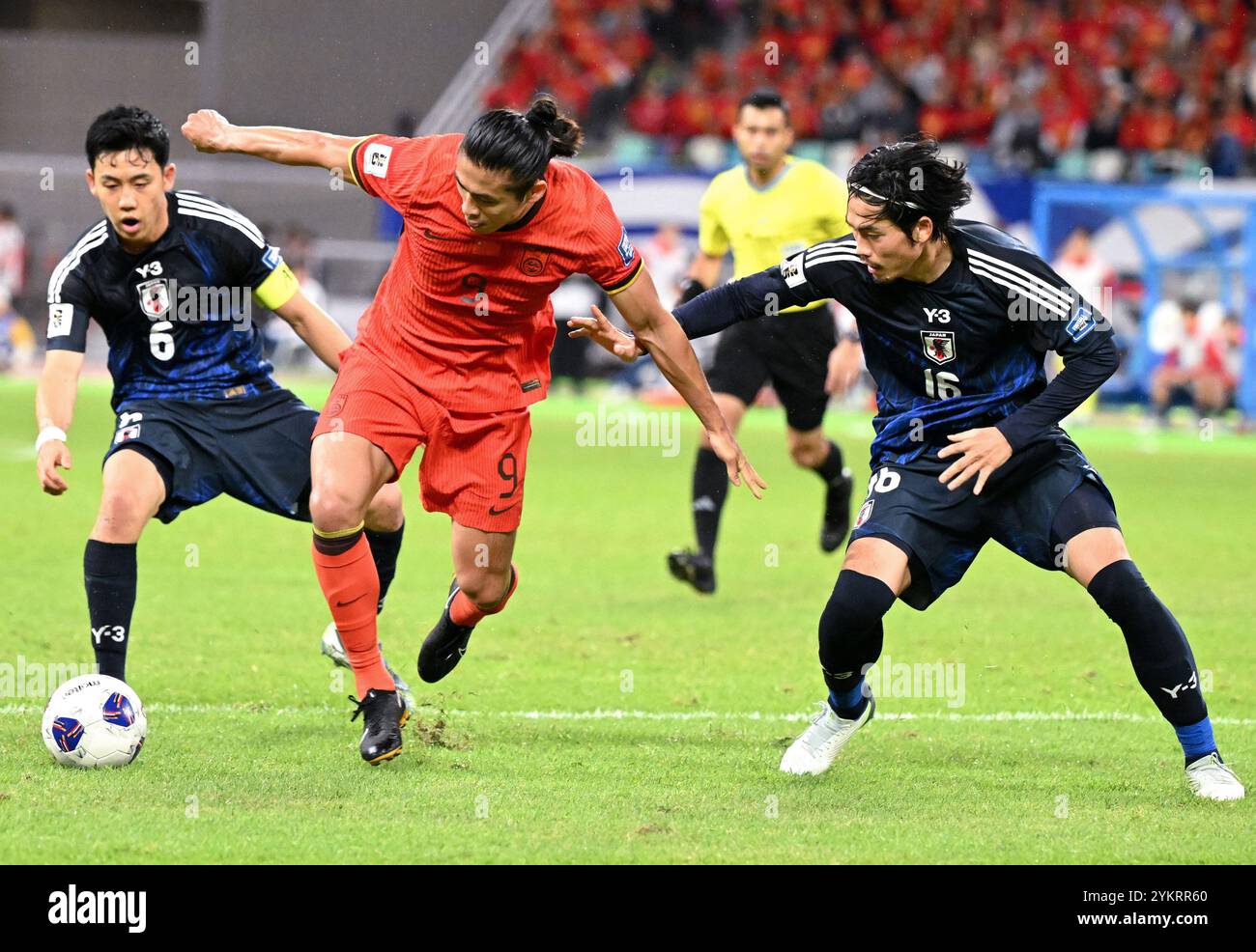 Xiamen, China's Fujian Province. 19th Nov, 2024. Zhang Yuning (C) of ...