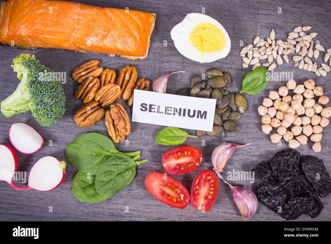 Healthy food containing natural selenium, dietary fiber and other ...