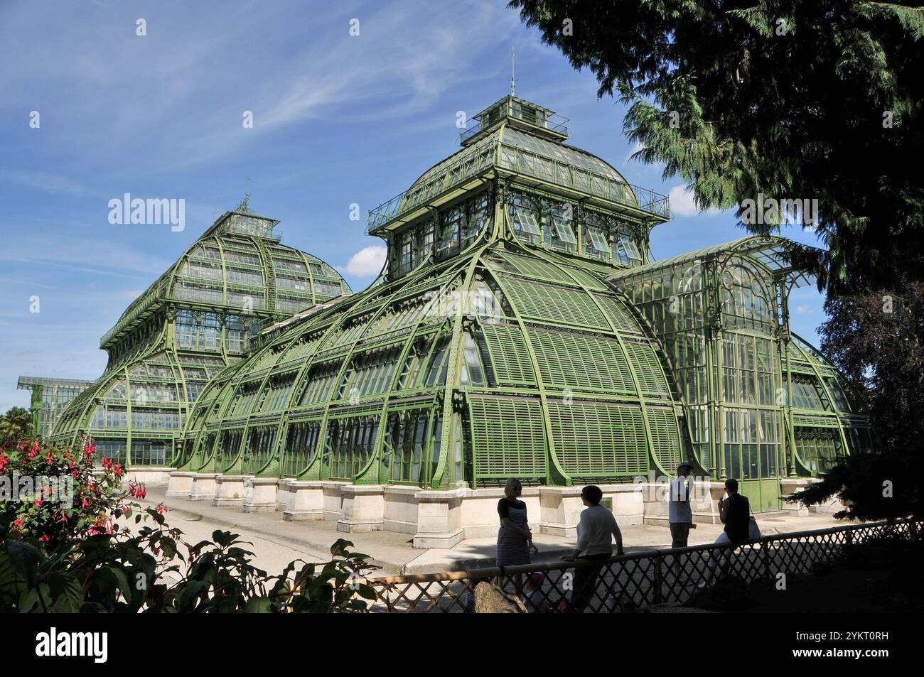 Palmenhaus building schonbrunn palace hi-res stock photography and ...