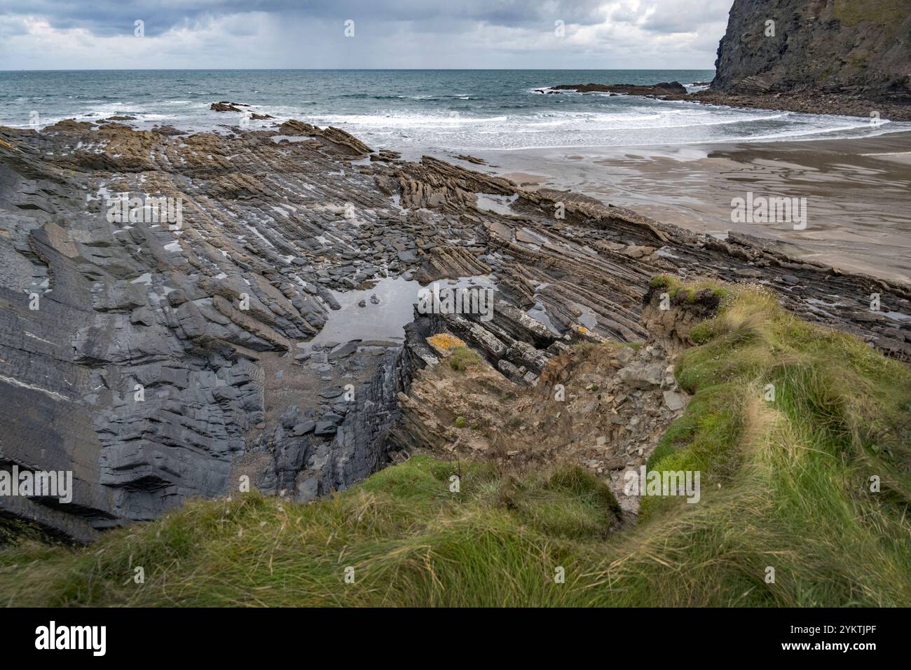 Cliff top view rocky shoreline hi-res stock photography and images - Alamy
