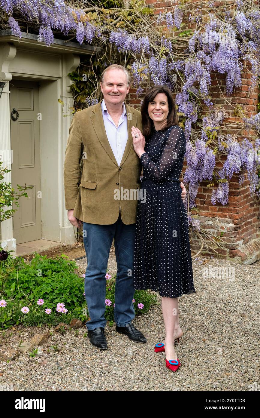 Husband and home maker hi-res stock photography and images - Alamy