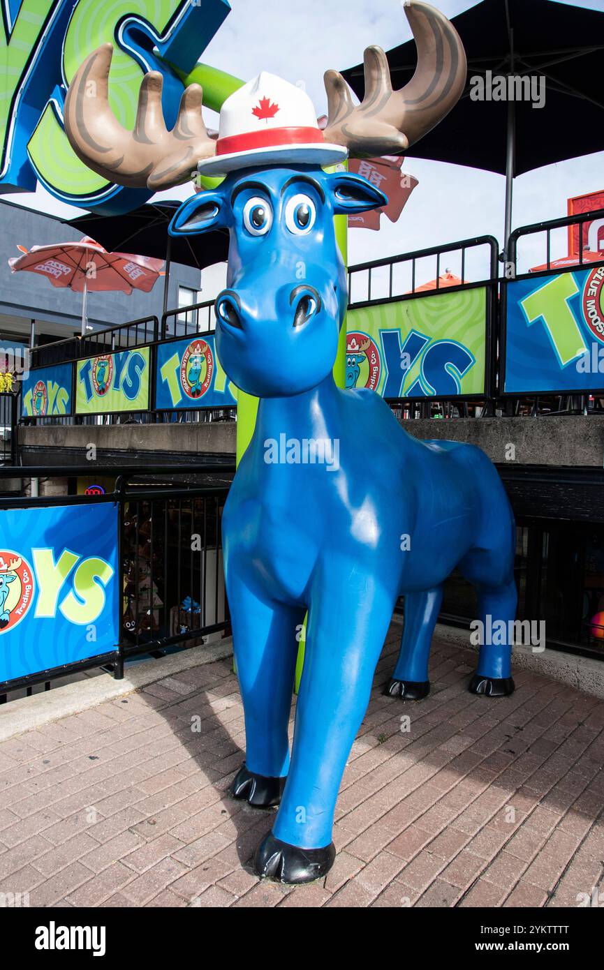 Blue Moose Trading Co. sculpture on Clifton Hill in Niagara Falls ...