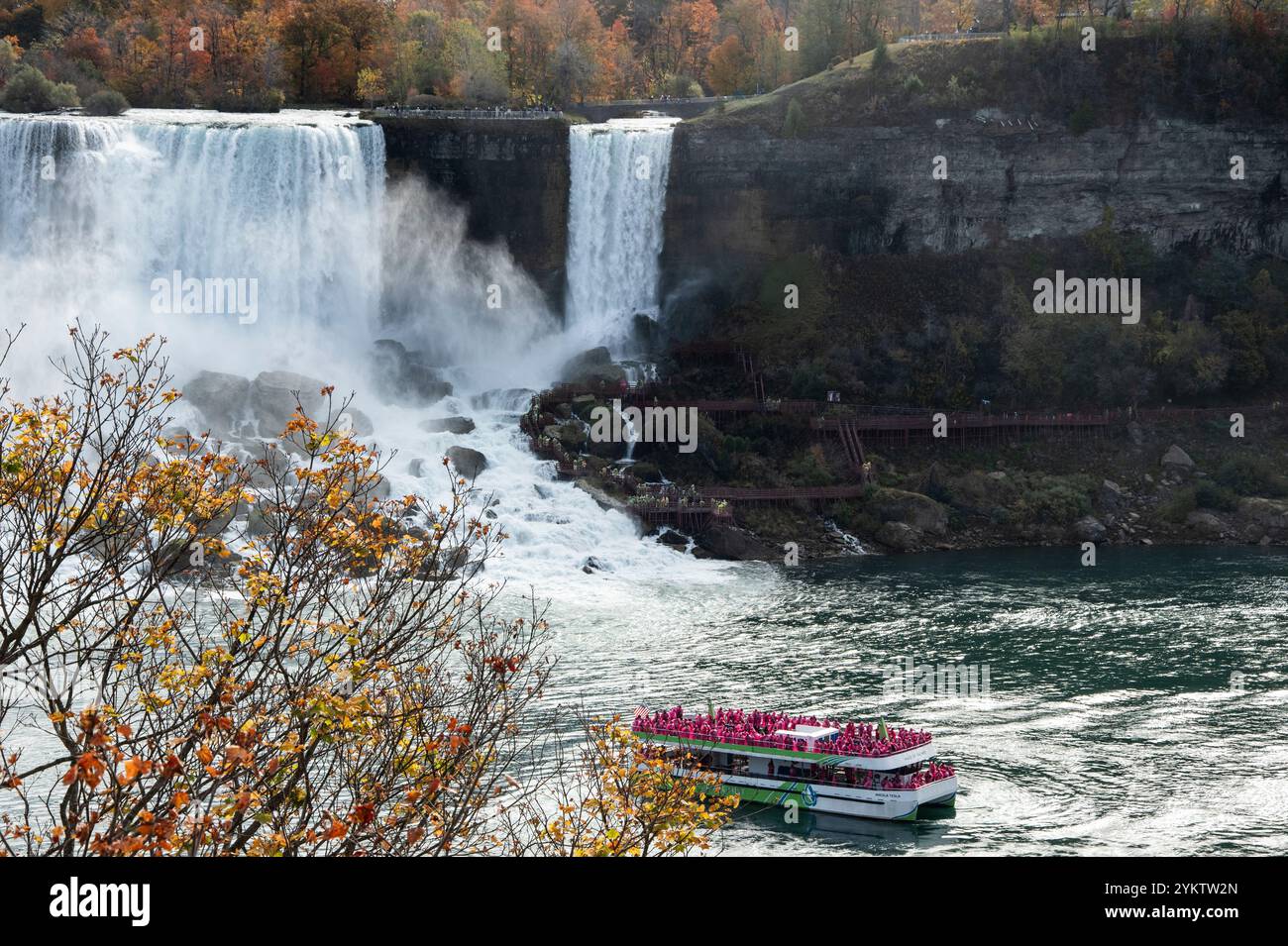 Boat cruises in Niagara Falls, Ontario, Canada Stock Photo - Alamy