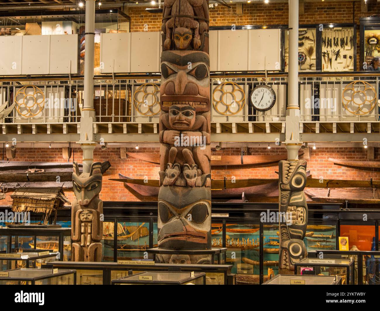 Totem Pole, Pitt Rivers Museum, holding the archaeological and ...