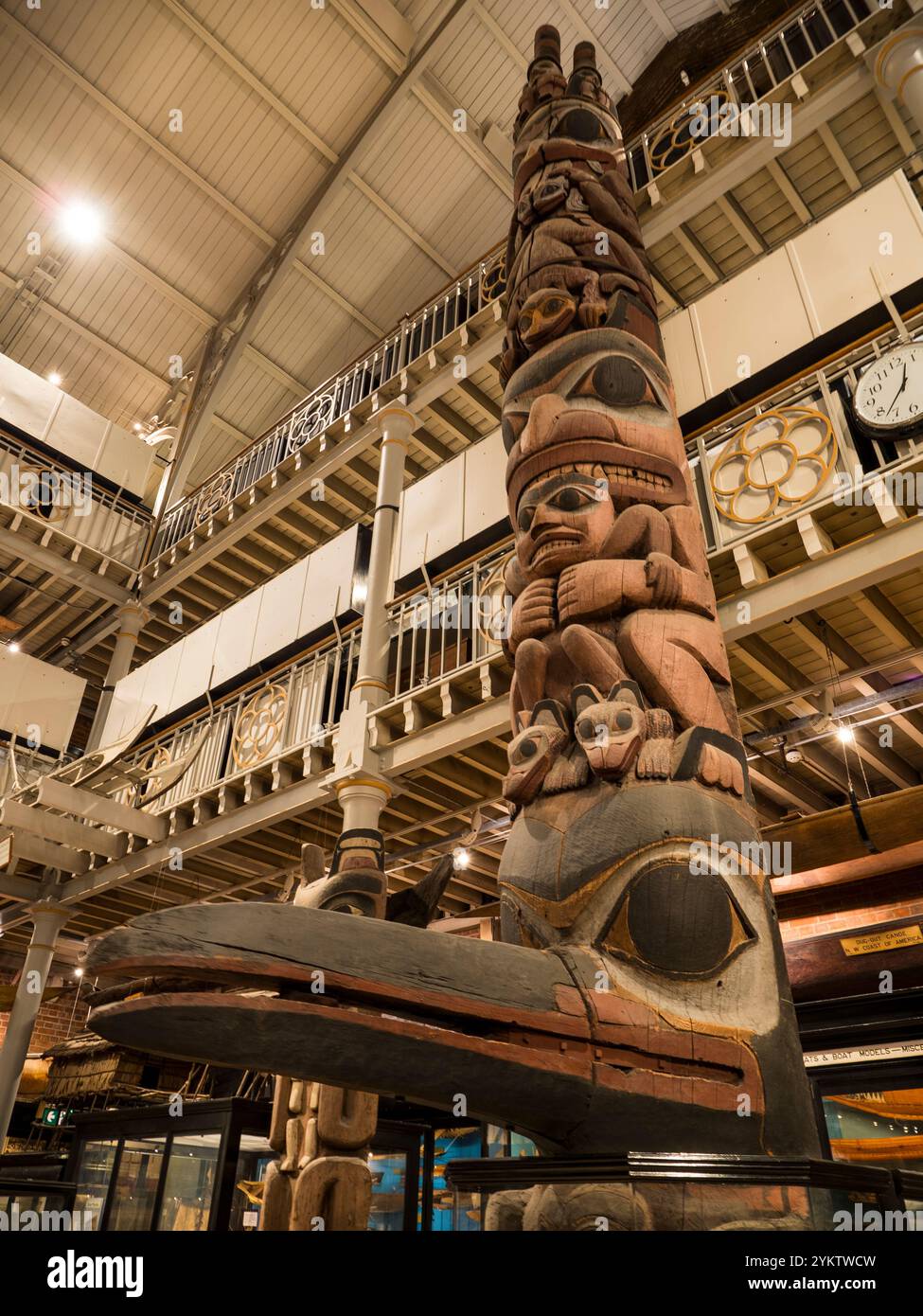 Totem Pole, Pitt Rivers Museum, holding the archaeological and ...