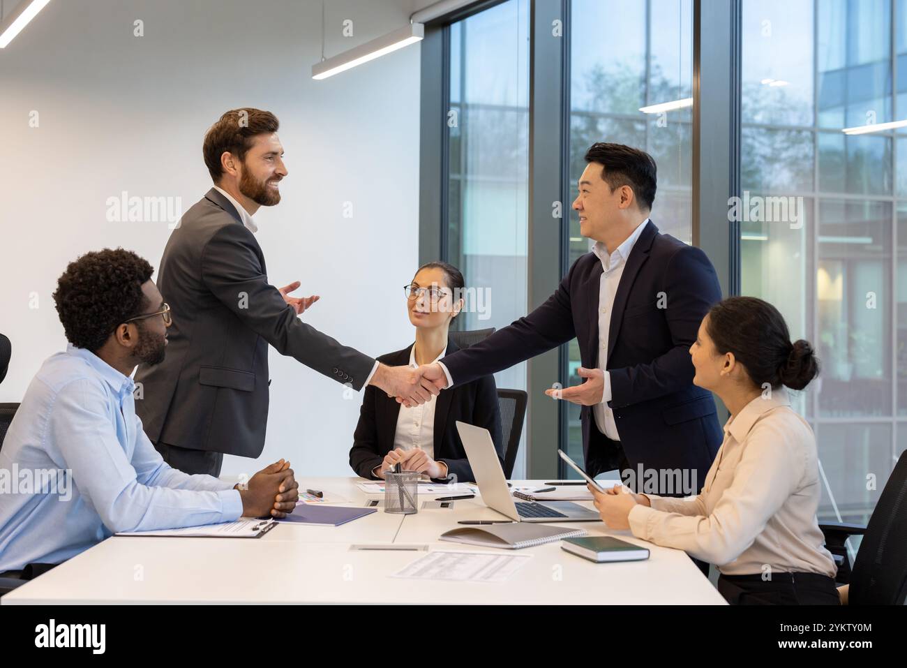 Team collaboration meeting room hi-res stock photography and images - Alamy