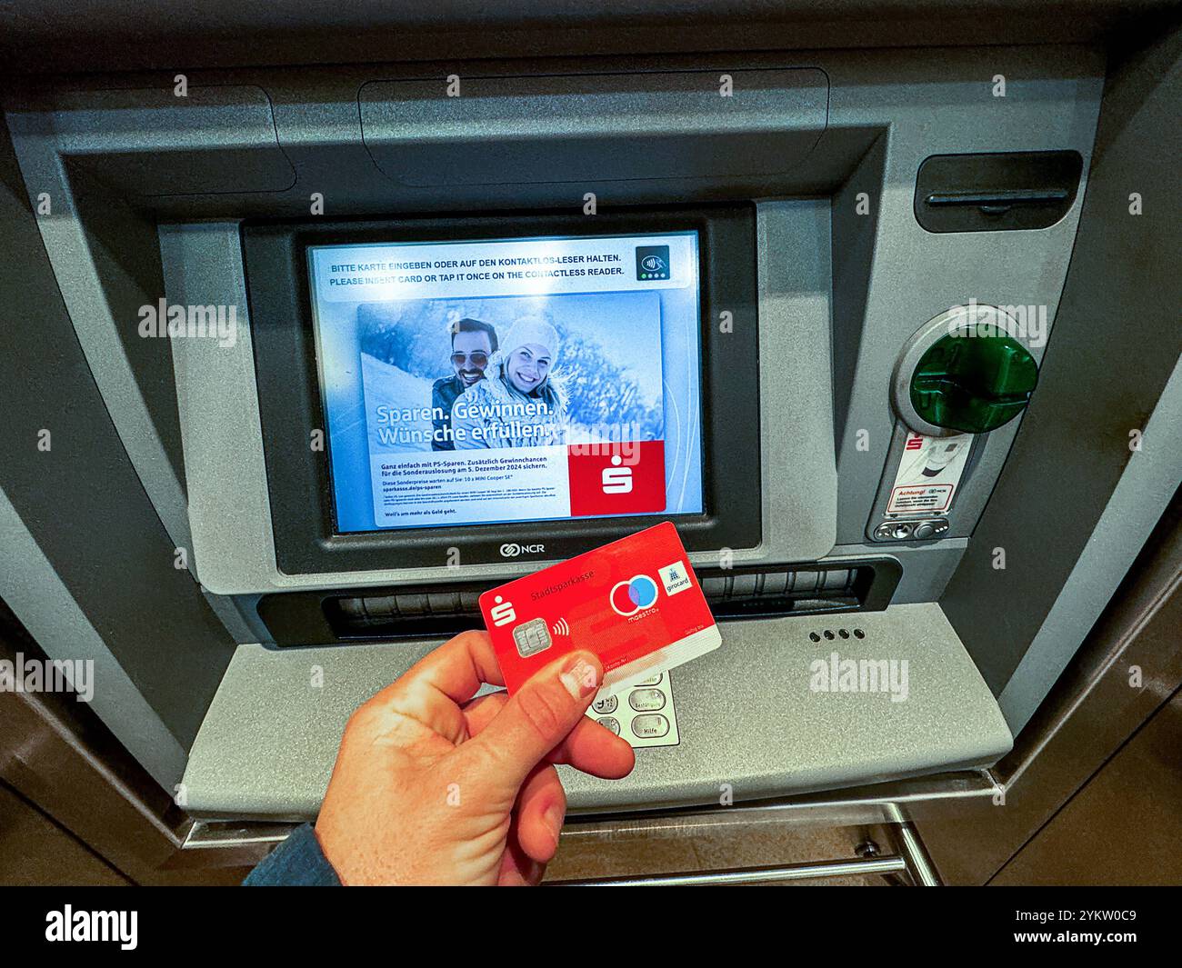 Karte einführen hi-res stock photography and images - Alamy