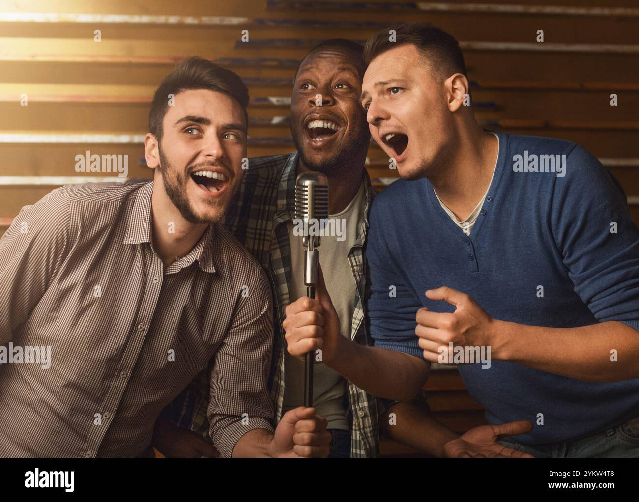 Man long brown hair singing hi-res stock photography and images - Alamy