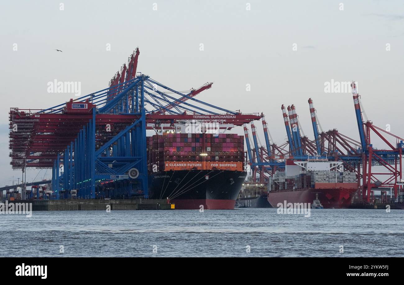 Hamburg, Germany. 18th Nov, 2024. The Hapag-Lloyd container ship ...