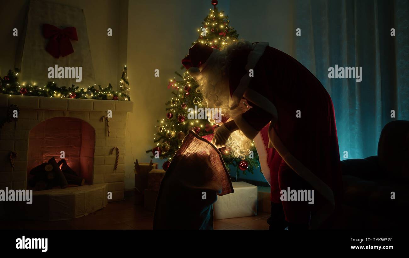 Santa claus in night delivering hi-res stock photography and images - Alamy