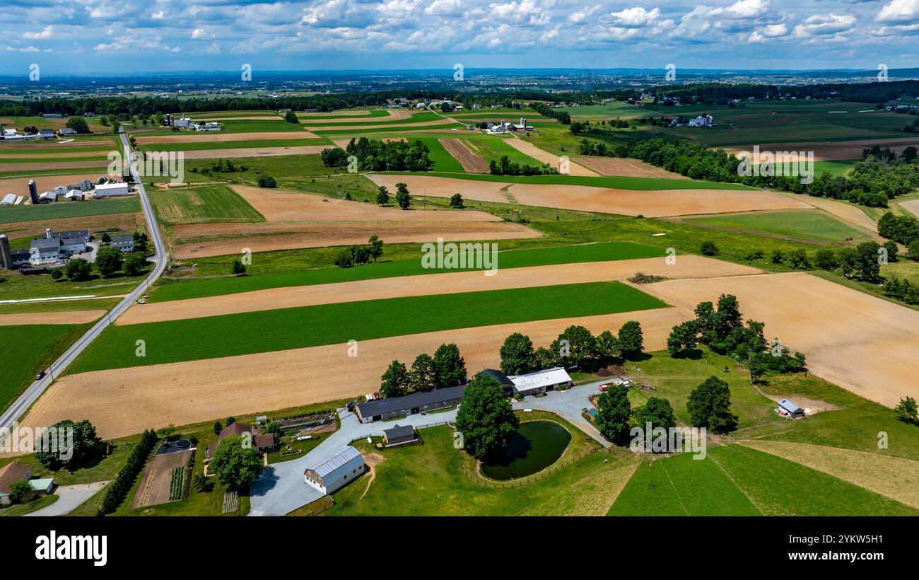 Rolling farm fields woodlands hi-res stock photography and images - Alamy