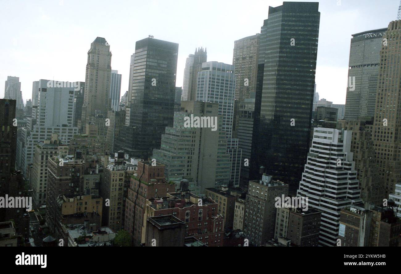 New york city skyline 1990 hi-res stock photography and images - Alamy