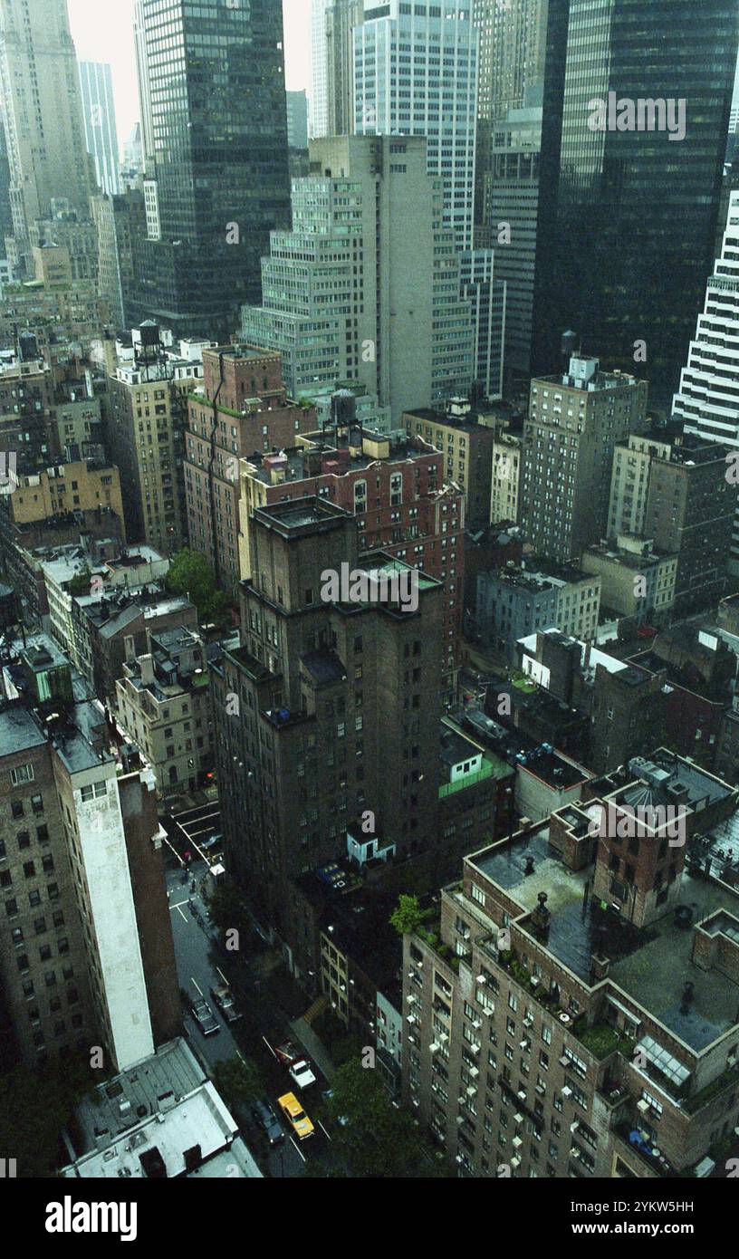 New york city skyline 1990 hi-res stock photography and images - Alamy