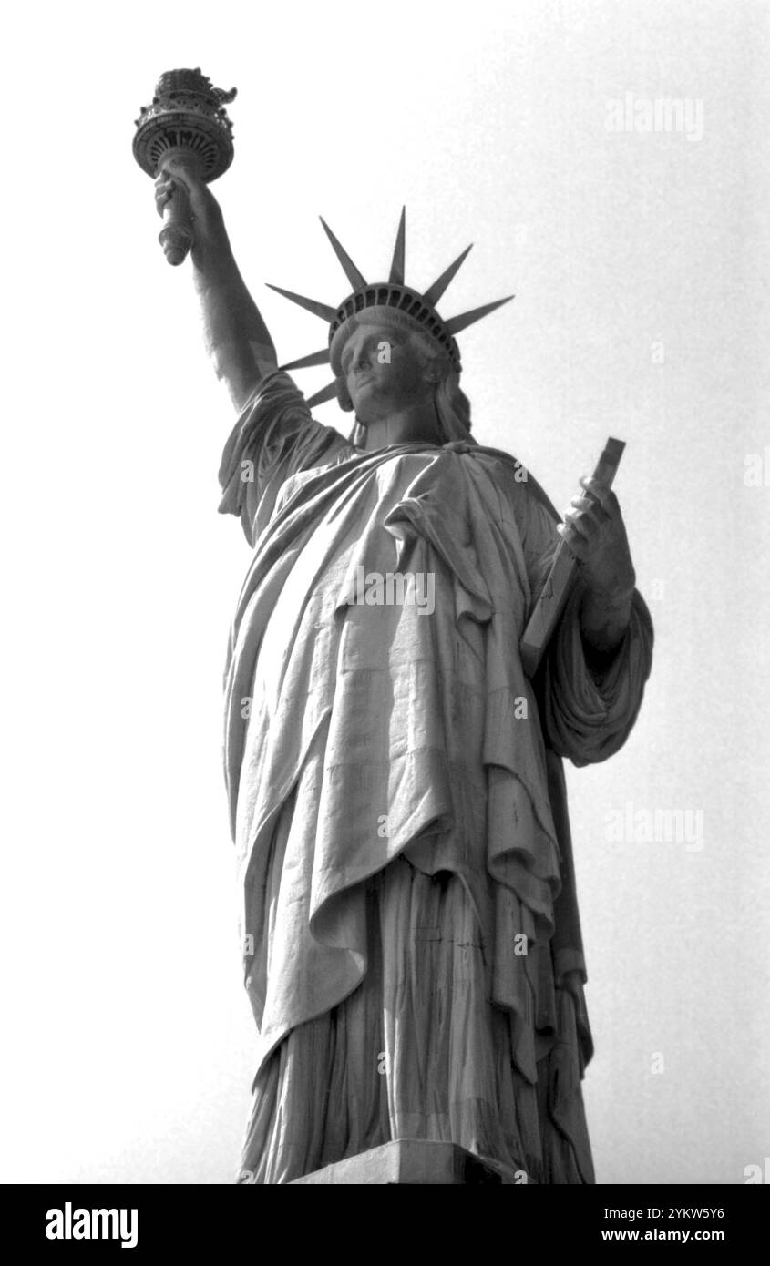 New York, USA, 1982. View of the Statue of Liberty Stock Photo - Alamy