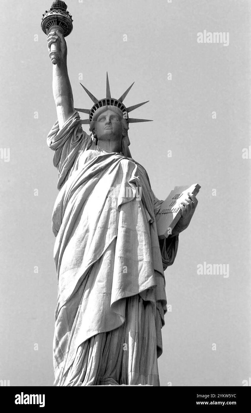 New York, USA, 1982. View of the Statue of Liberty Stock Photo - Alamy