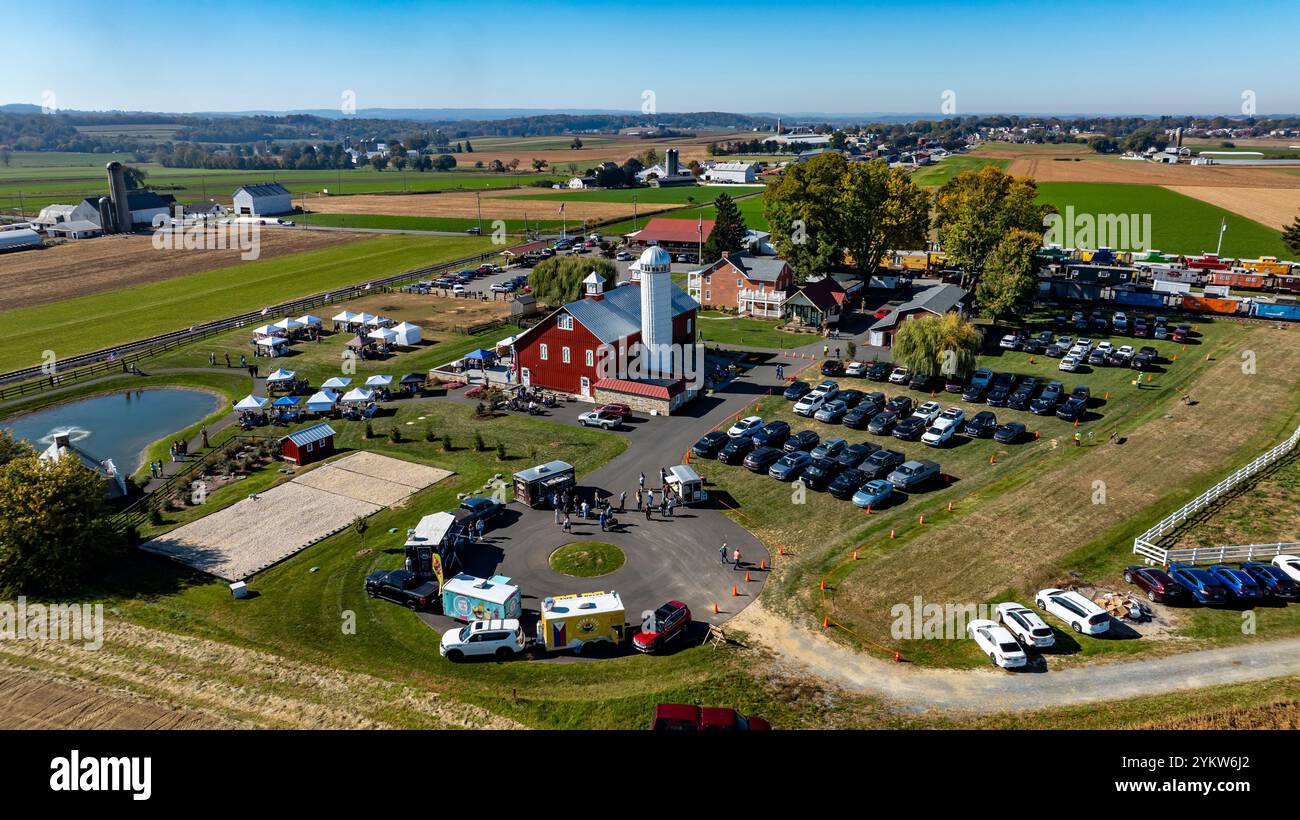 Bustling countryside farm hi-res stock photography and images - Alamy