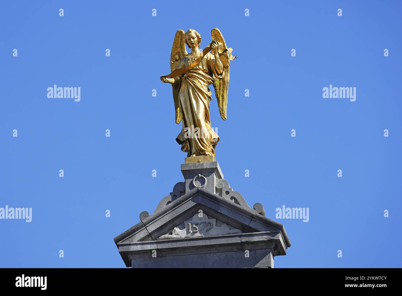 Historic guild house with golden angel figure on the gable, Grote Markt ...