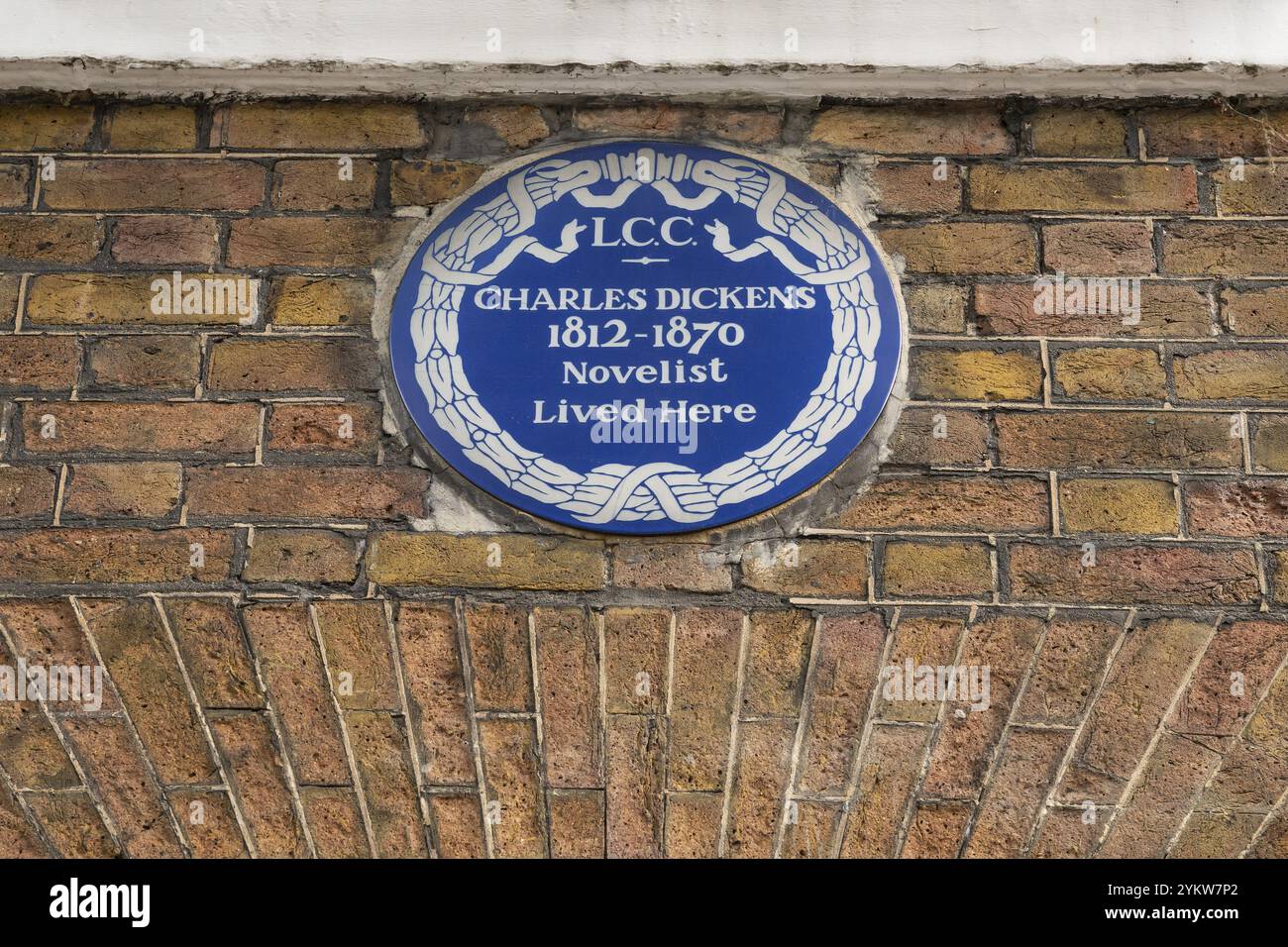 Blue plaque commemorating Charles Dickens on a brick wall, Charles ...
