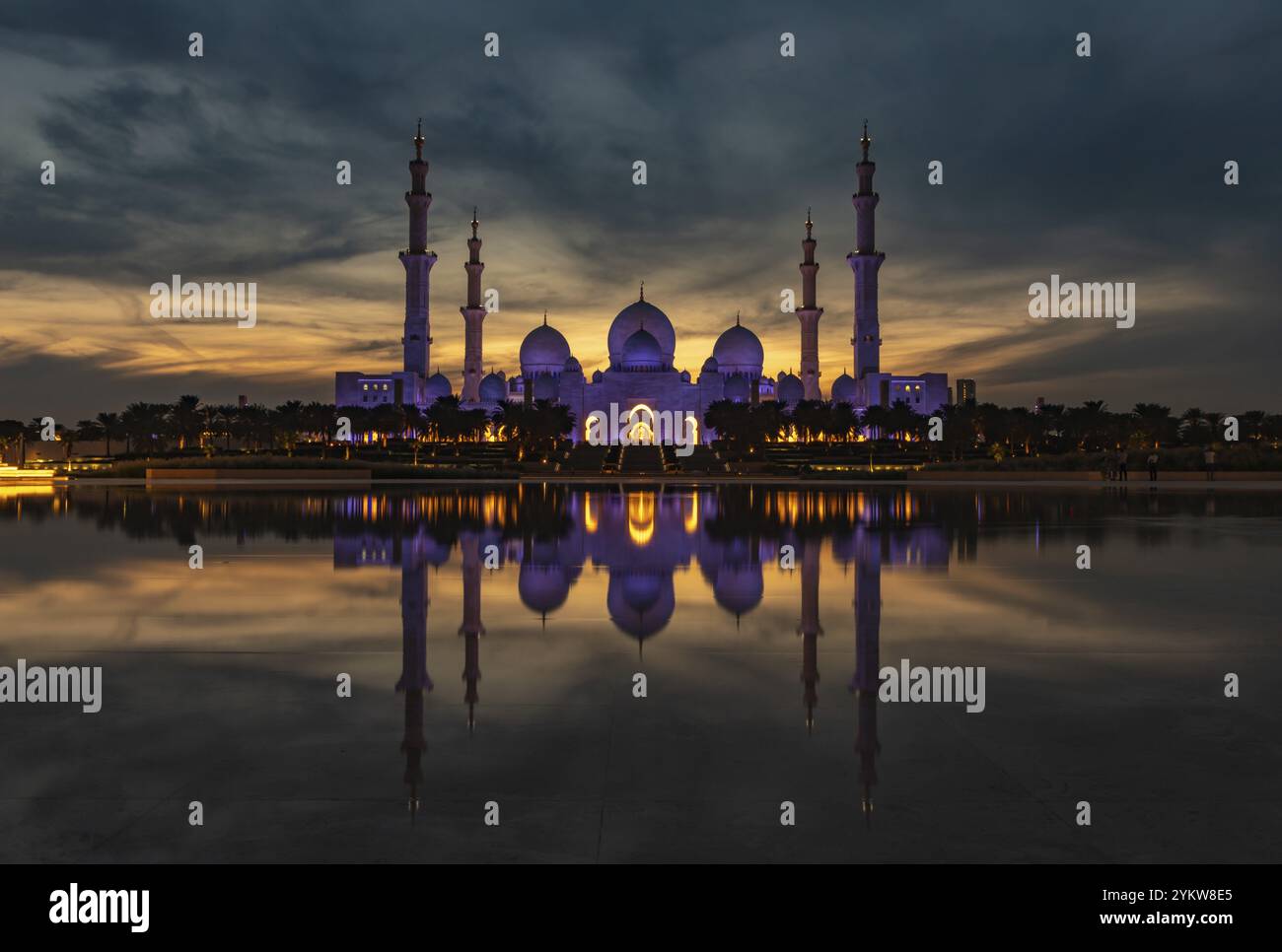 A picture of the Sheikh Zayed Grand Mosque reflected on the Oasis of ...
