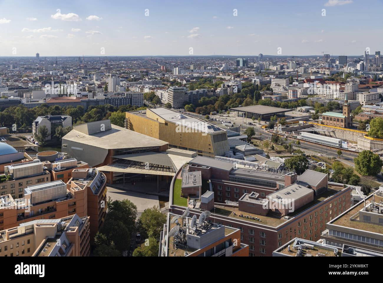 A picture of the Potsdamer Platz Theater and the Berlin State Library ...