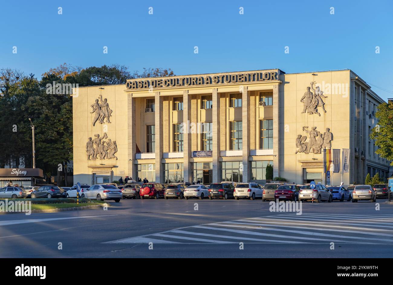 Cultural center images hi-res stock photography and images - Alamy