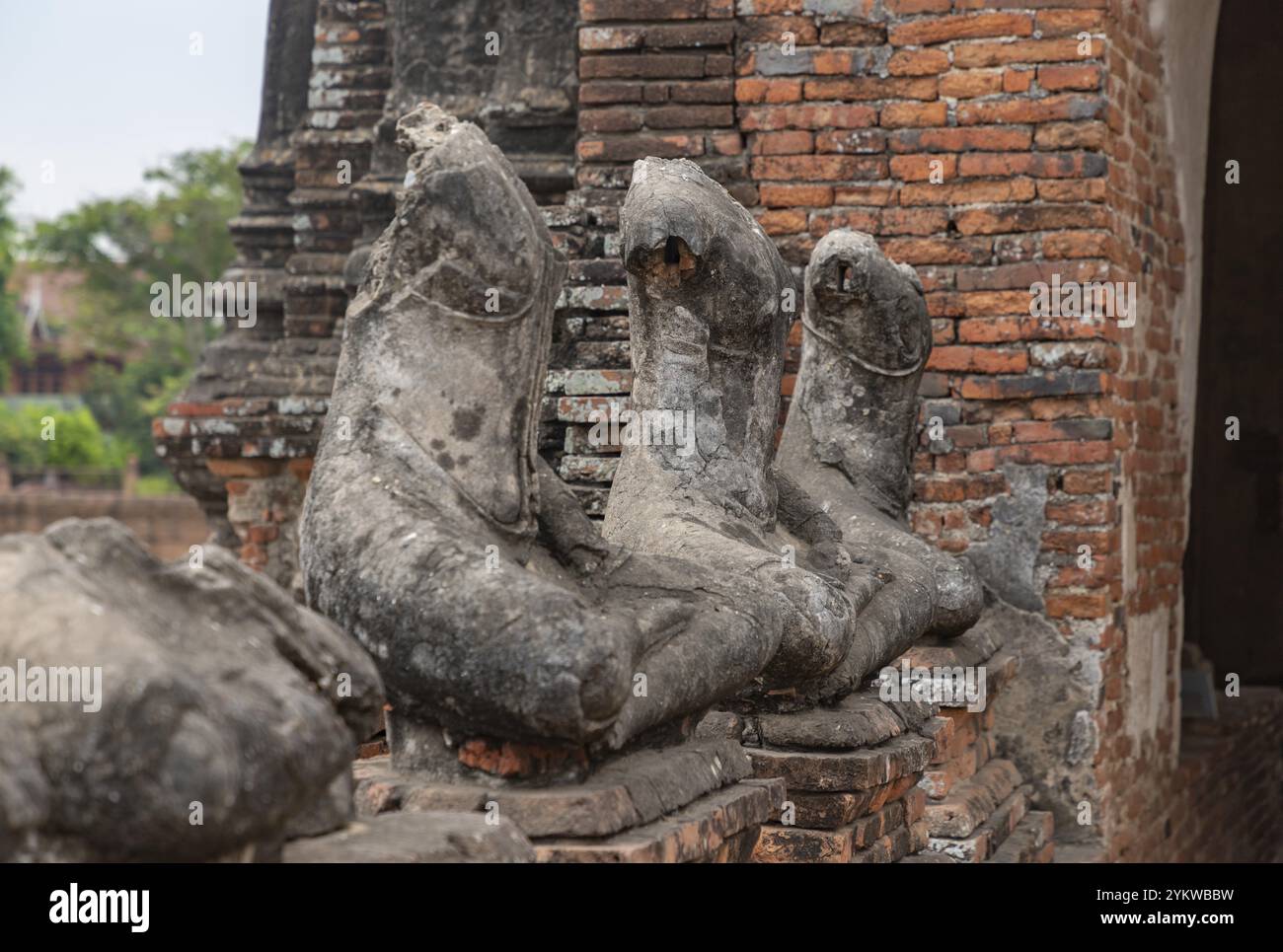 A picture of some statues at the Wat Chaiwatthanaram Temple Stock Photo ...