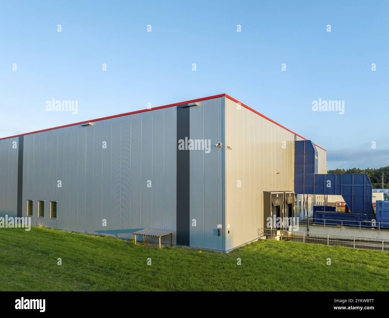 Warehouse building exterior hi-res stock photography and images - Alamy