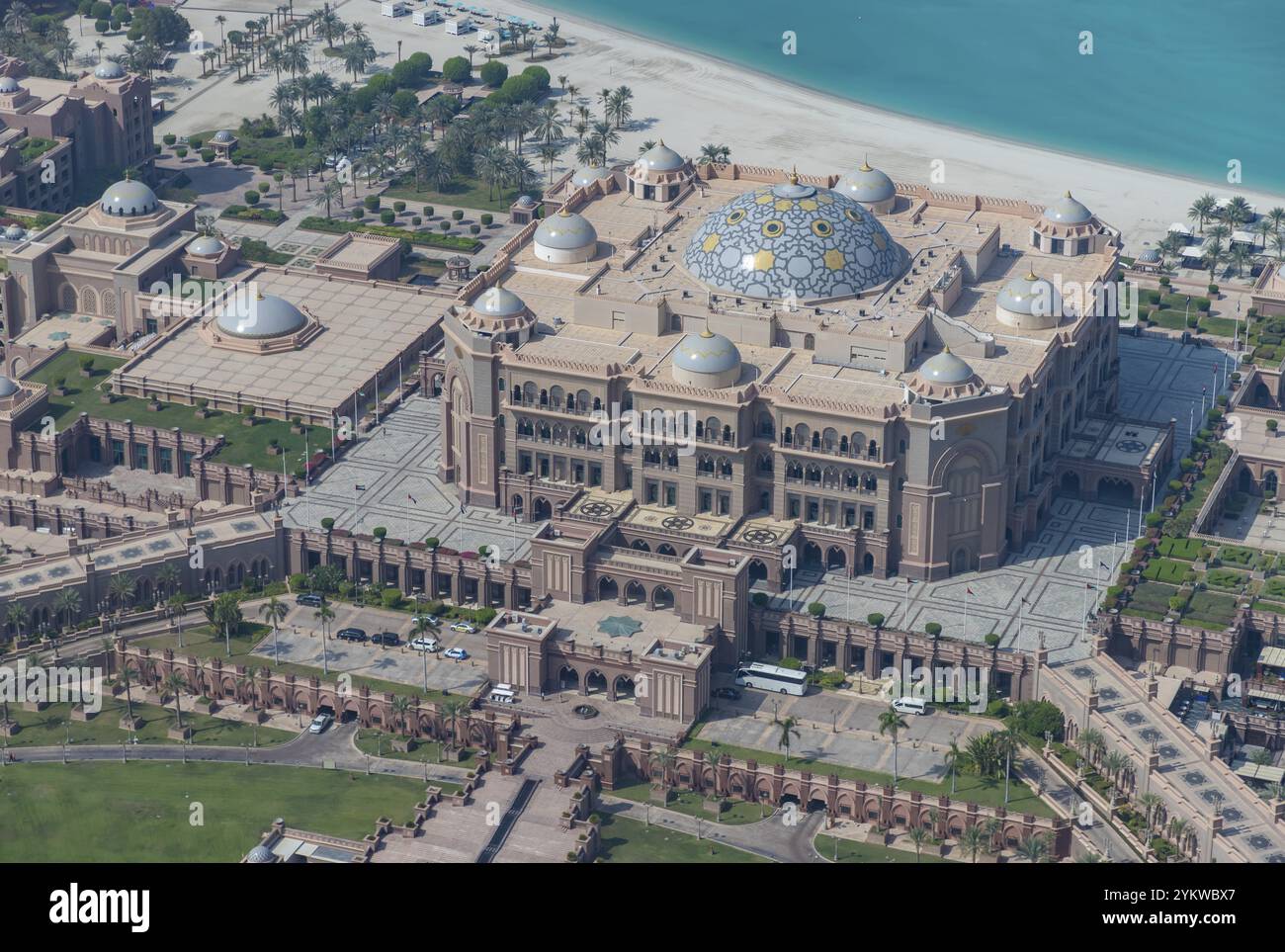 A picture of the Emirates Palace Mandarin Oriental Hotel as seen from ...