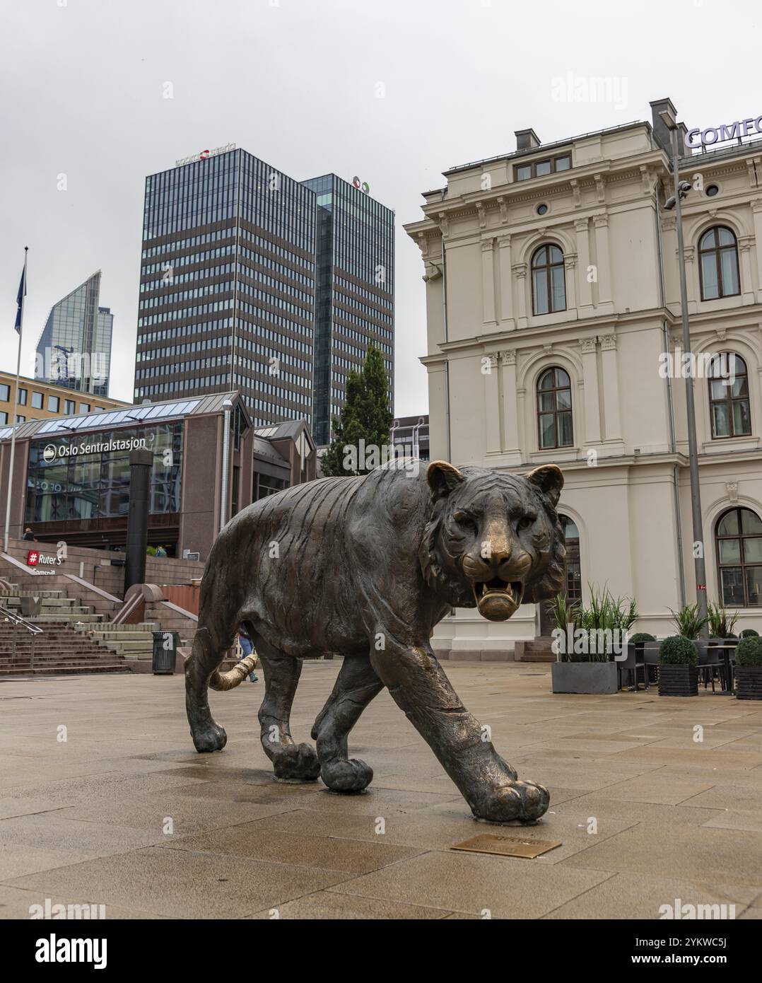 A picture of the iconic Tiger statue of Oslo, at the Jernbanetorget ...
