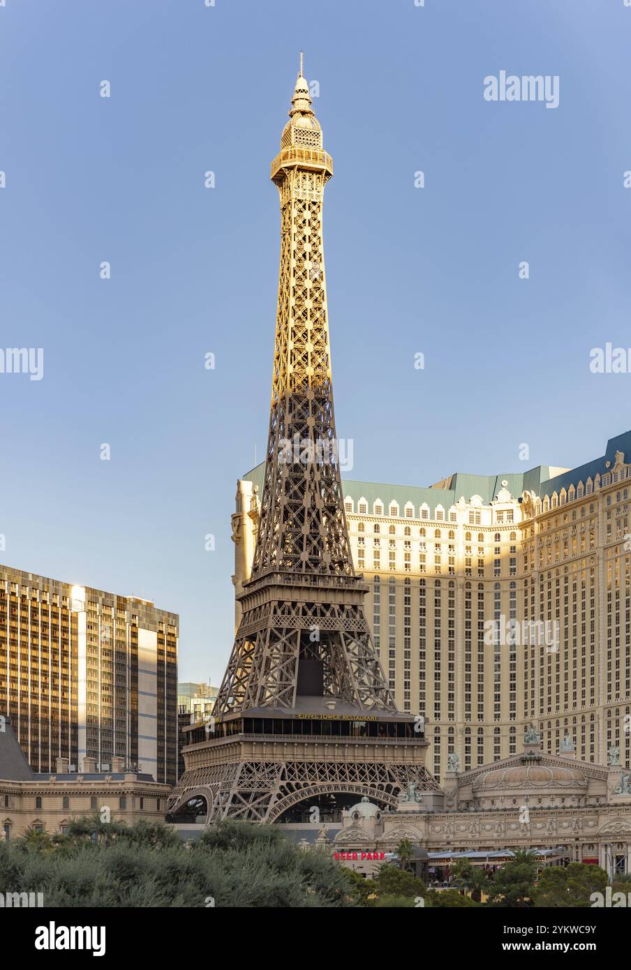 A picture of the Paris Las Vegas Eiffel Tower Stock Photo - Alamy