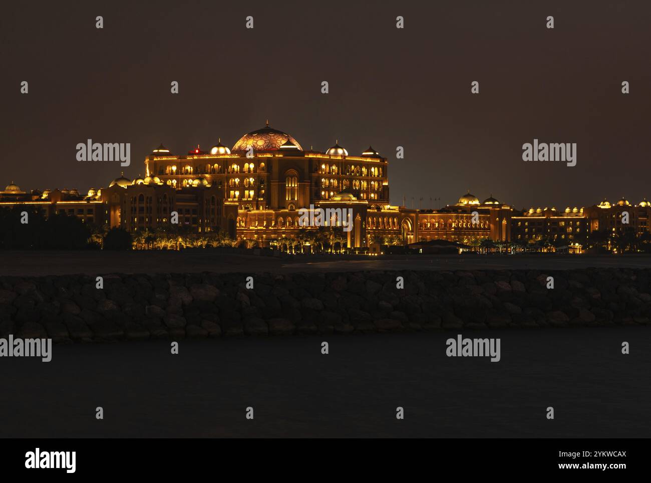 A picture of the Emirates Palace Mandarin Oriental Hotel at night Stock ...