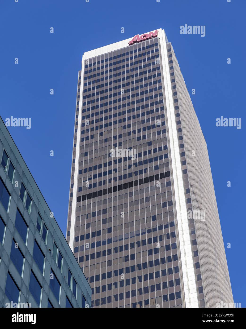 A picture of the AON Center building in Downtown Los Angeles Stock ...