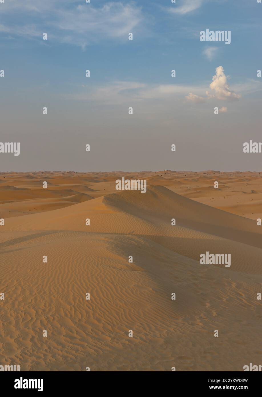 A picture of the desert landscape outside of Abu Dhabi Stock Photo - Alamy