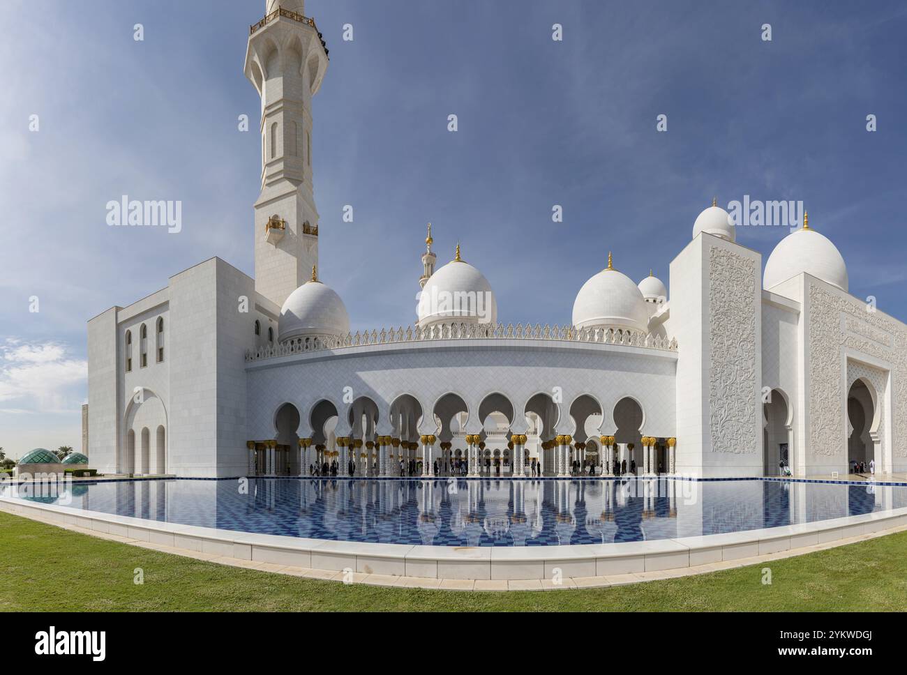 A picture of the Sheikh Zayed Grand Mosque as seen from the outside ...